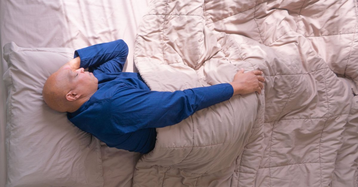 Slapen op linkerzij helpt tegen brandend maagzuur | Amsterdam UMC